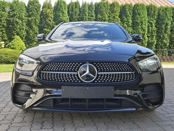 Black Mercedes-Benz E 300 2021 in Marijampole, with an engine capacity of 1.99 L and mileage of 61 thousand km for 28800 €, photo 3 on AUTOMOTO.COM.LV