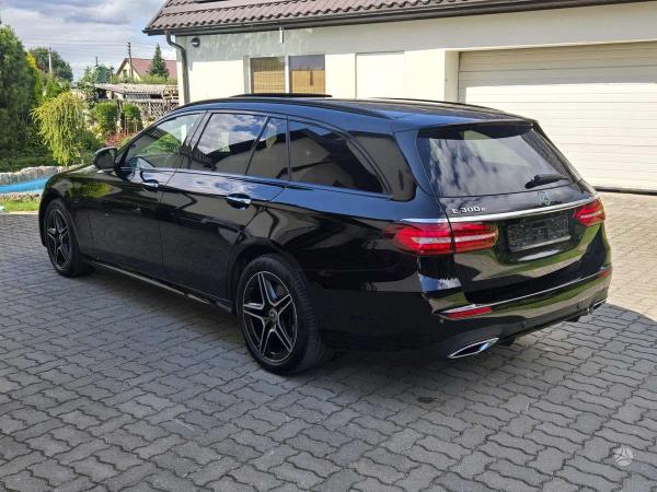 Black Mercedes-Benz E 300 2021 in Marijampole, with an engine capacity of 1.99 L and mileage of 61 thousand km for 28800 €, photo 7 on AUTOMOTO.COM.LV