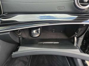 Melns Mercedes-Benz E 300 2021 Marijampole, ar dzinēja tilpumu 1.99 L un nobraukumu 61 tūkst. km par 28800 €, foto 17 vietnē AUTOMOTO.COM.LV