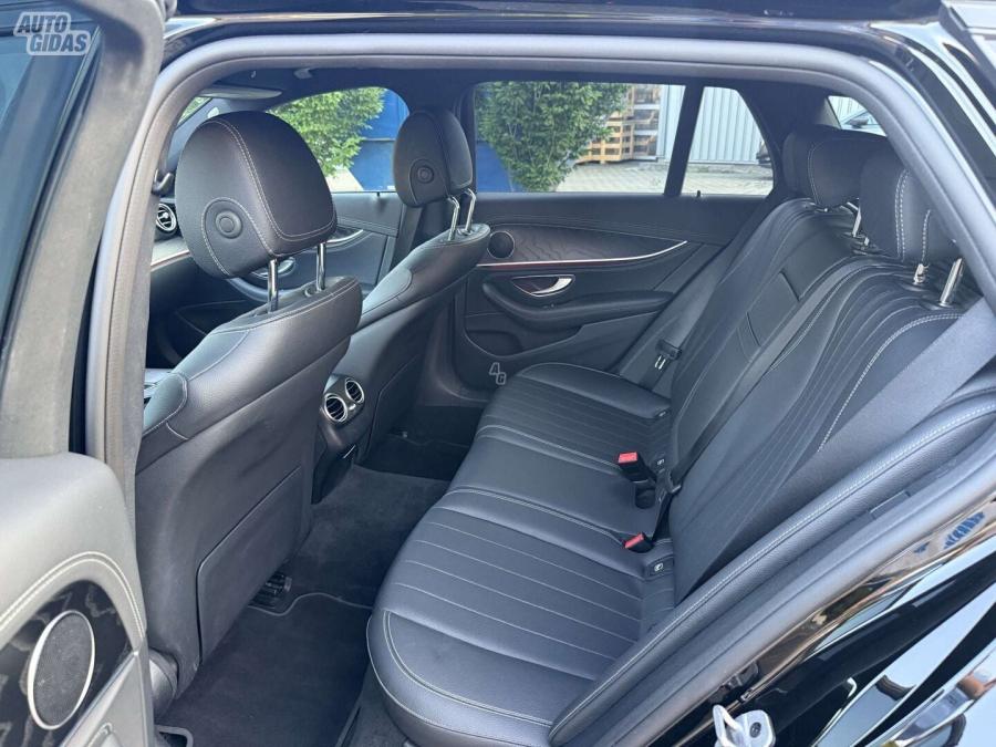 Black Mercedes-Benz E 300 2022 in Kaunas, with an engine capacity of 2.00 L and mileage of 100 thousand km for 32649 €, photo 15 on AUTOMOTO.COM.LV