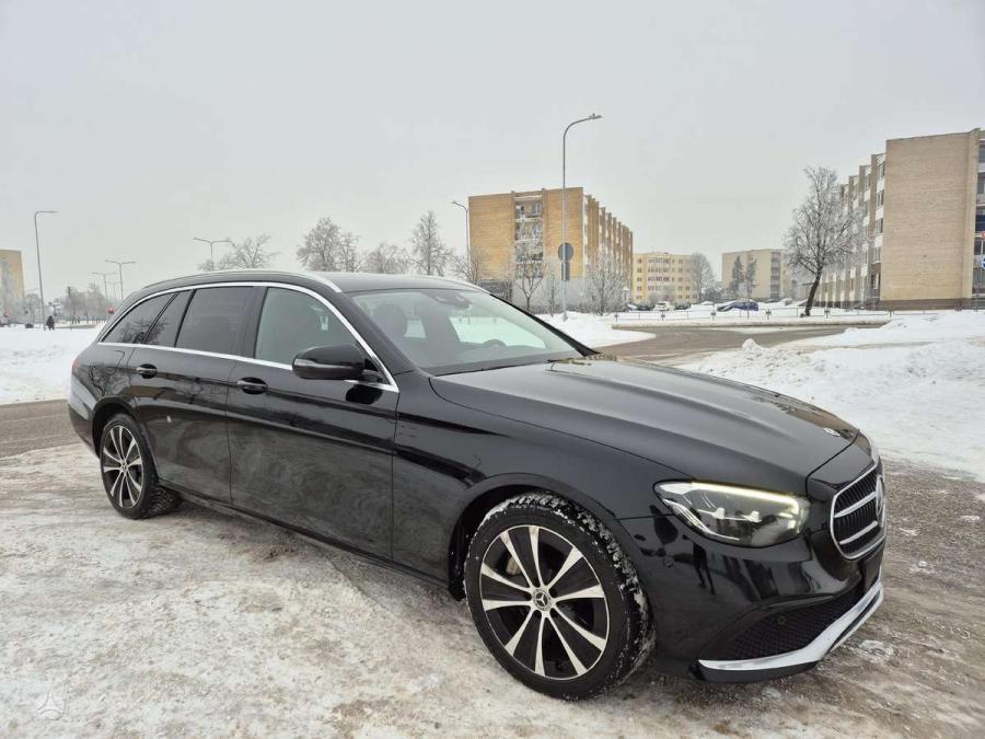 Melns Mercedes-Benz E 300 2022 Panevēža, ar dzinēja tilpumu 1.95 L un nobraukumu 442 tūkst. km par 14600 €, foto 6 vietnē AUTOMOTO.COM.LV