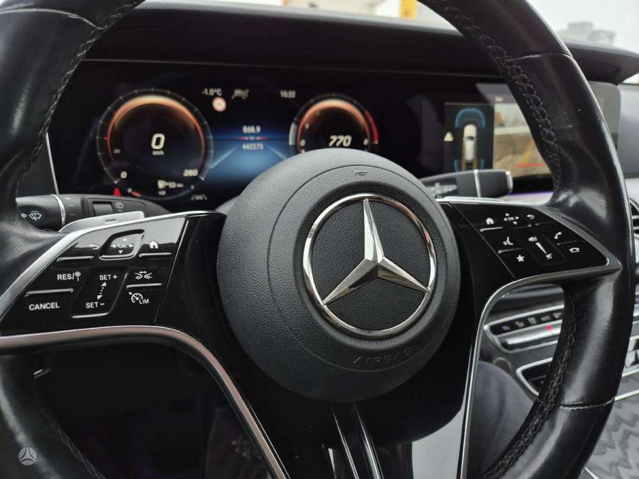 Melns Mercedes-Benz E 300 2022 Panevēža, ar dzinēja tilpumu 1.95 L un nobraukumu 442 tūkst. km par 14600 €, foto 14 vietnē AUTOMOTO.COM.LV