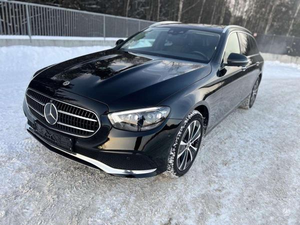 Melns Mercedes-Benz E 300 2022 Viļņa, ar dzinēja tilpumu 1.95 L un nobraukumu 111 tūkst. km par 28800 €, foto 1 vietnē AUTOMOTO.COM.LV