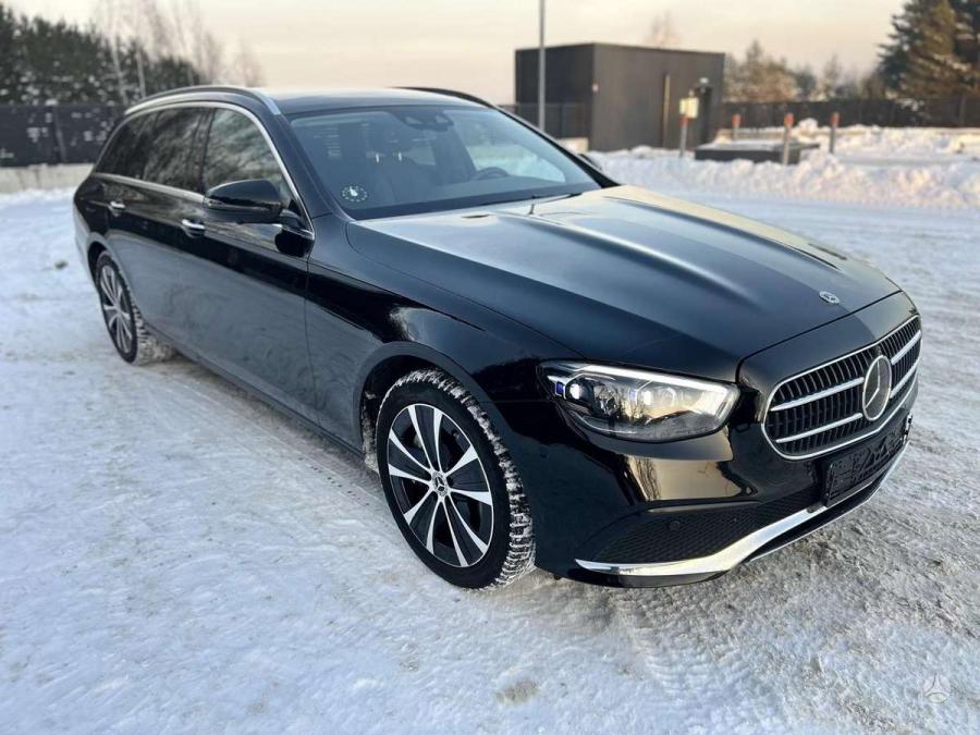 Melns Mercedes-Benz E 300 2022 Viļņa, ar dzinēja tilpumu 1.95 L un nobraukumu 111 tūkst. km par 28800 €, foto 6 vietnē AUTOMOTO.COM.LV