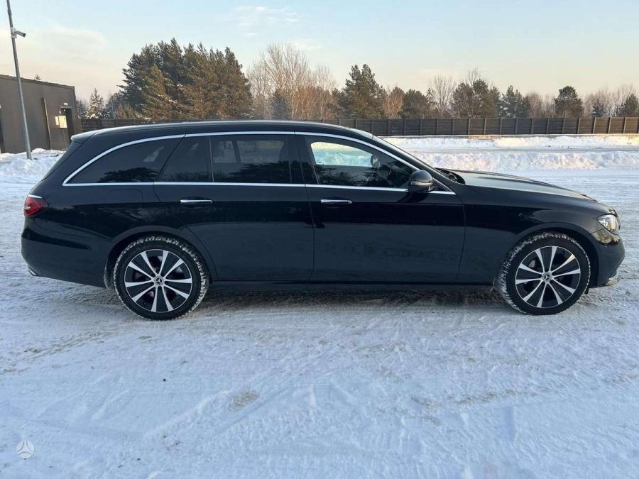 Melns Mercedes-Benz E 300 2022 Viļņa, ar dzinēja tilpumu 1.95 L un nobraukumu 111 tūkst. km par 28800 €, foto 7 vietnē AUTOMOTO.COM.LV