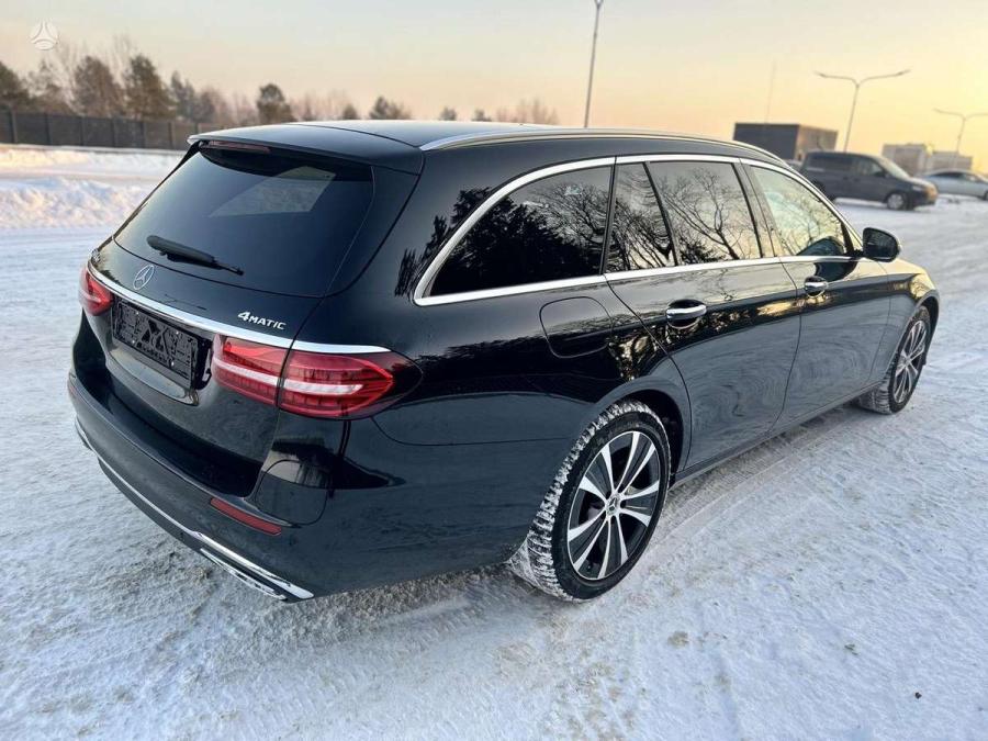 Melns Mercedes-Benz E 300 2022 Viļņa, ar dzinēja tilpumu 1.95 L un nobraukumu 111 tūkst. km par 28800 €, foto 8 vietnē AUTOMOTO.COM.LV
