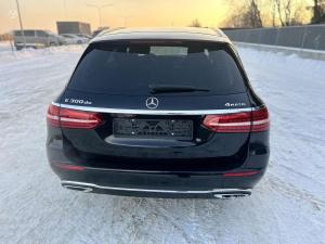 Melns Mercedes-Benz E 300 2022 Viļņa, ar dzinēja tilpumu 1.95 L un nobraukumu 111 tūkst. km par 28800 €, foto 9 vietnē AUTOMOTO.COM.LV