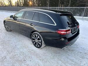 Melns Mercedes-Benz E 300 2022 Viļņa, ar dzinēja tilpumu 1.95 L un nobraukumu 111 tūkst. km par 28800 €, foto 10 vietnē AUTOMOTO.COM.LV