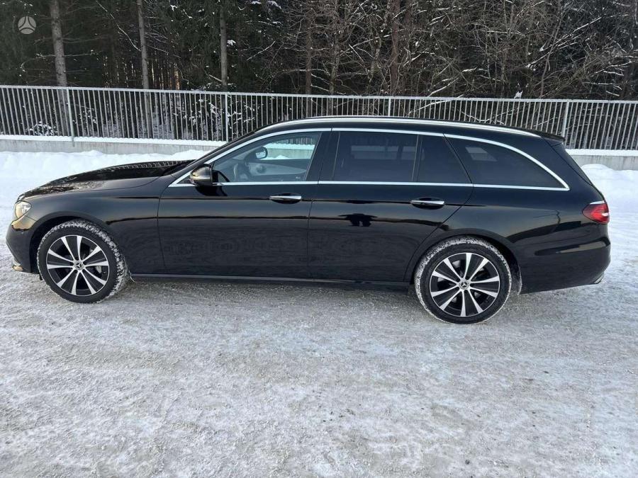 Melns Mercedes-Benz E 300 2022 Viļņa, ar dzinēja tilpumu 1.95 L un nobraukumu 111 tūkst. km par 28800 €, foto 11 vietnē AUTOMOTO.COM.LV