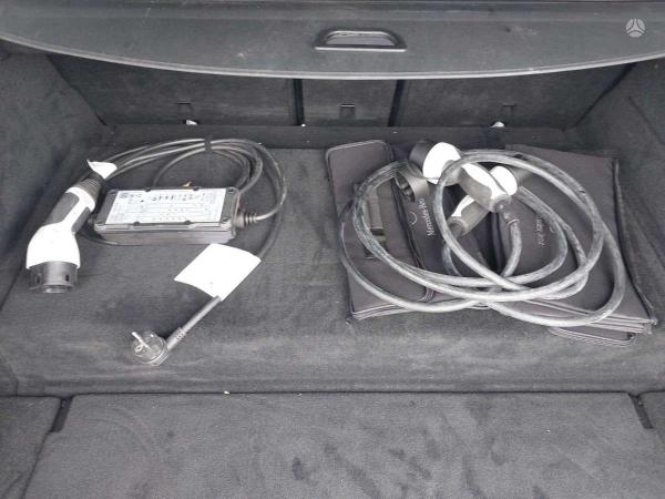 Black Mercedes-Benz E 300 2022 in Vilnius, with an engine capacity of 1.95 L and mileage of 207 thousand km for 26900 €, photo 8 on AUTOMOTO.COM.LV