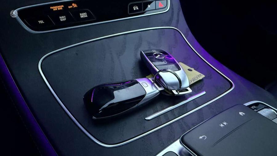 Melns Mercedes-Benz E 300 2022 Viļņa, ar dzinēja tilpumu 2.00 L un nobraukumu 207 tūkst. km par 24555 €, foto 19 vietnē AUTOMOTO.COM.LV