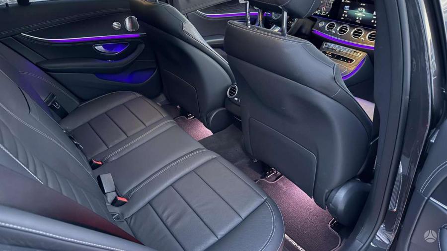 Melns Mercedes-Benz E 300 2022 Viļņa, ar dzinēja tilpumu 2.00 L un nobraukumu 207 tūkst. km par 24555 €, foto 21 vietnē AUTOMOTO.COM.LV