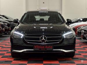 Melns Mercedes-Benz E 300 2022 Viļņa, ar dzinēja tilpumu 1.95 L un nobraukumu 167 tūkst. km par 24990 €, foto 3 vietnē AUTOMOTO.COM.LV