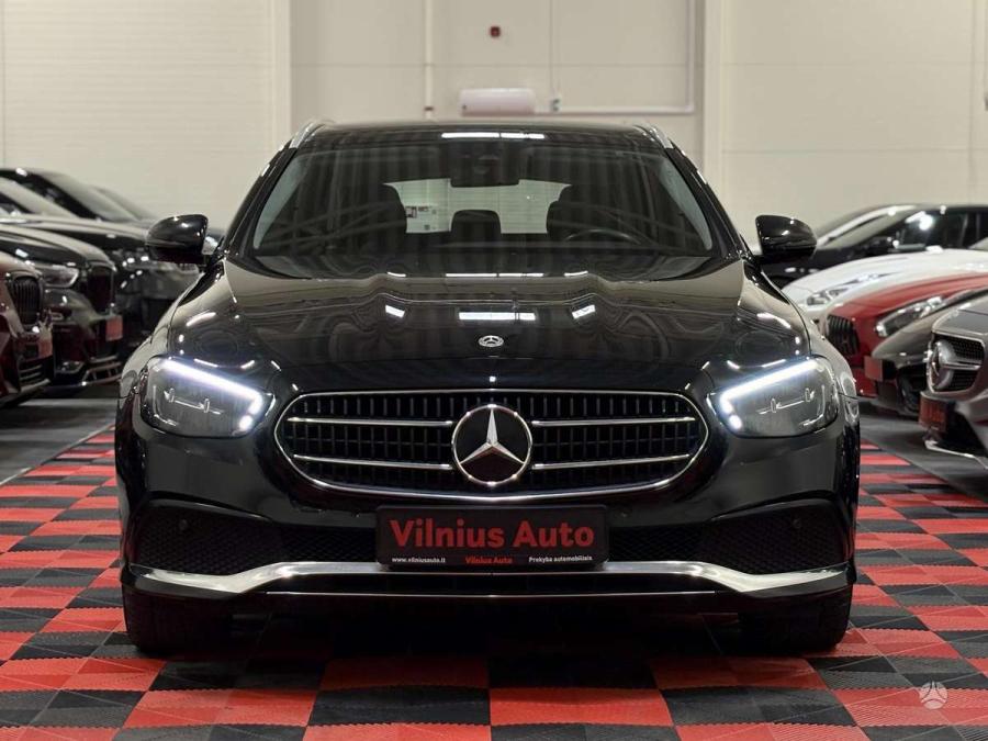 Melns Mercedes-Benz E 300 2022 Viļņa, ar dzinēja tilpumu 1.95 L un nobraukumu 167 tūkst. km par 24990 €, foto 3 vietnē AUTOMOTO.COM.LV