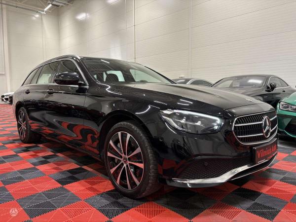 Melns Mercedes-Benz E 300 2022 Viļņa, ar dzinēja tilpumu 1.95 L un nobraukumu 167 tūkst. km par 24990 €, foto 3 vietnē AUTOMOTO.COM.LV