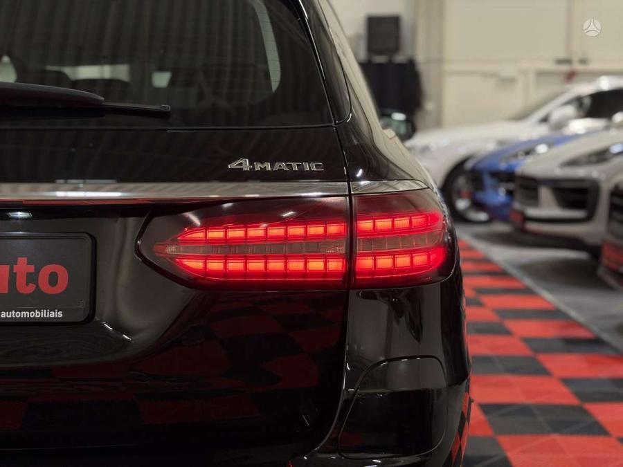 Melns Mercedes-Benz E 300 2022 Viļņa, ar dzinēja tilpumu 1.95 L un nobraukumu 167 tūkst. km par 24990 €, foto 9 vietnē AUTOMOTO.COM.LV