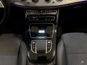Melns Mercedes-Benz E 300 2022 Viļņa, ar dzinēja tilpumu 1.95 L un nobraukumu 167 tūkst. km par 24990 €, foto 23 vietnē AUTOMOTO.COM.LV