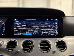 Melns Mercedes-Benz E 300 2022 Viļņa, ar dzinēja tilpumu 1.95 L un nobraukumu 167 tūkst. km par 24990 €, foto 24 vietnē AUTOMOTO.COM.LV