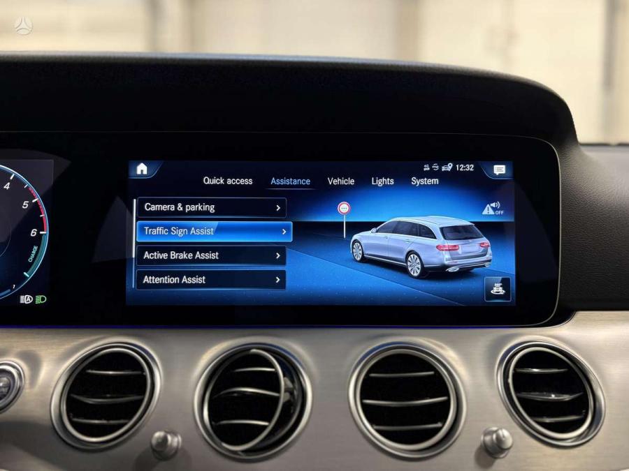 Melns Mercedes-Benz E 300 2022 Viļņa, ar dzinēja tilpumu 1.95 L un nobraukumu 167 tūkst. km par 24990 €, foto 27 vietnē AUTOMOTO.COM.LV
