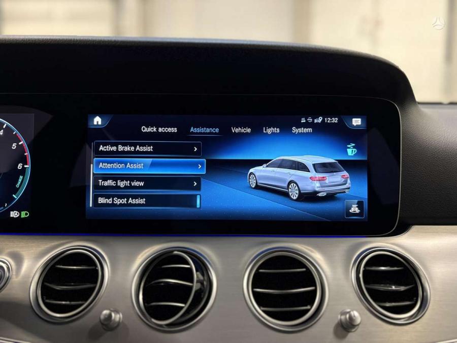 Melns Mercedes-Benz E 300 2022 Viļņa, ar dzinēja tilpumu 1.95 L un nobraukumu 167 tūkst. km par 24990 €, foto 28 vietnē AUTOMOTO.COM.LV