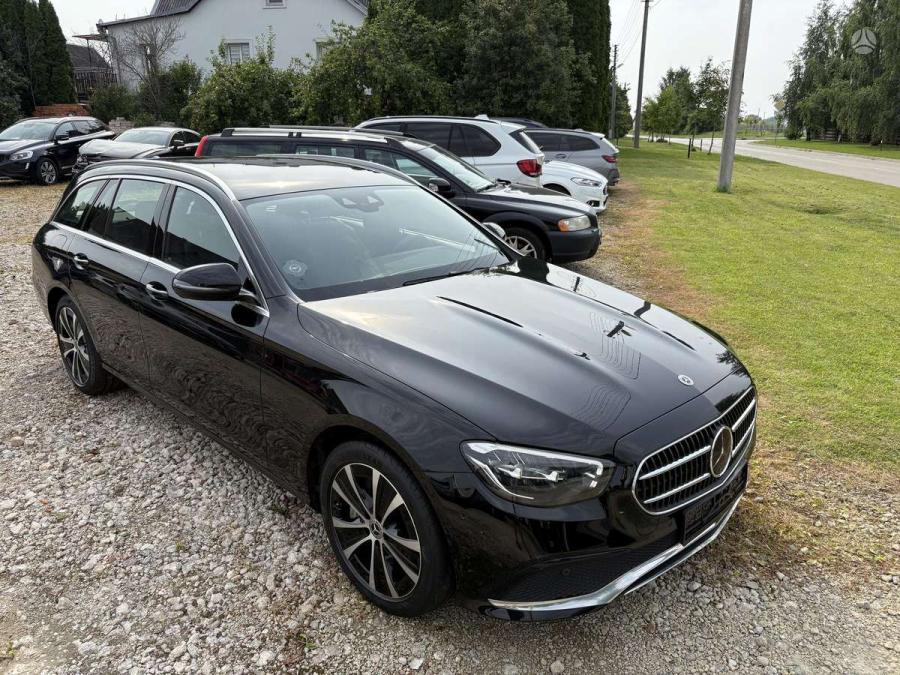 Melns Mercedes-Benz E 300 2022 Mažeikiai, ar dzinēja tilpumu 1.95 L un nobraukumu 76 tūkst. km par 16699 €, foto 1 vietnē AUTOMOTO.COM.LV