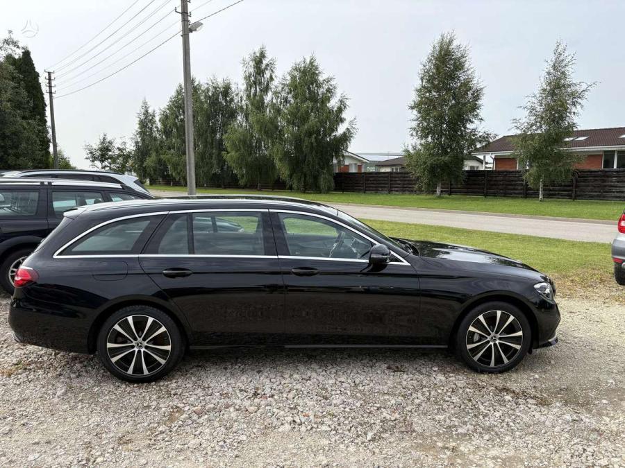 Melns Mercedes-Benz E 300 2022 Mažeikiai, ar dzinēja tilpumu 1.95 L un nobraukumu 76 tūkst. km par 16699 €, foto 3 vietnē AUTOMOTO.COM.LV