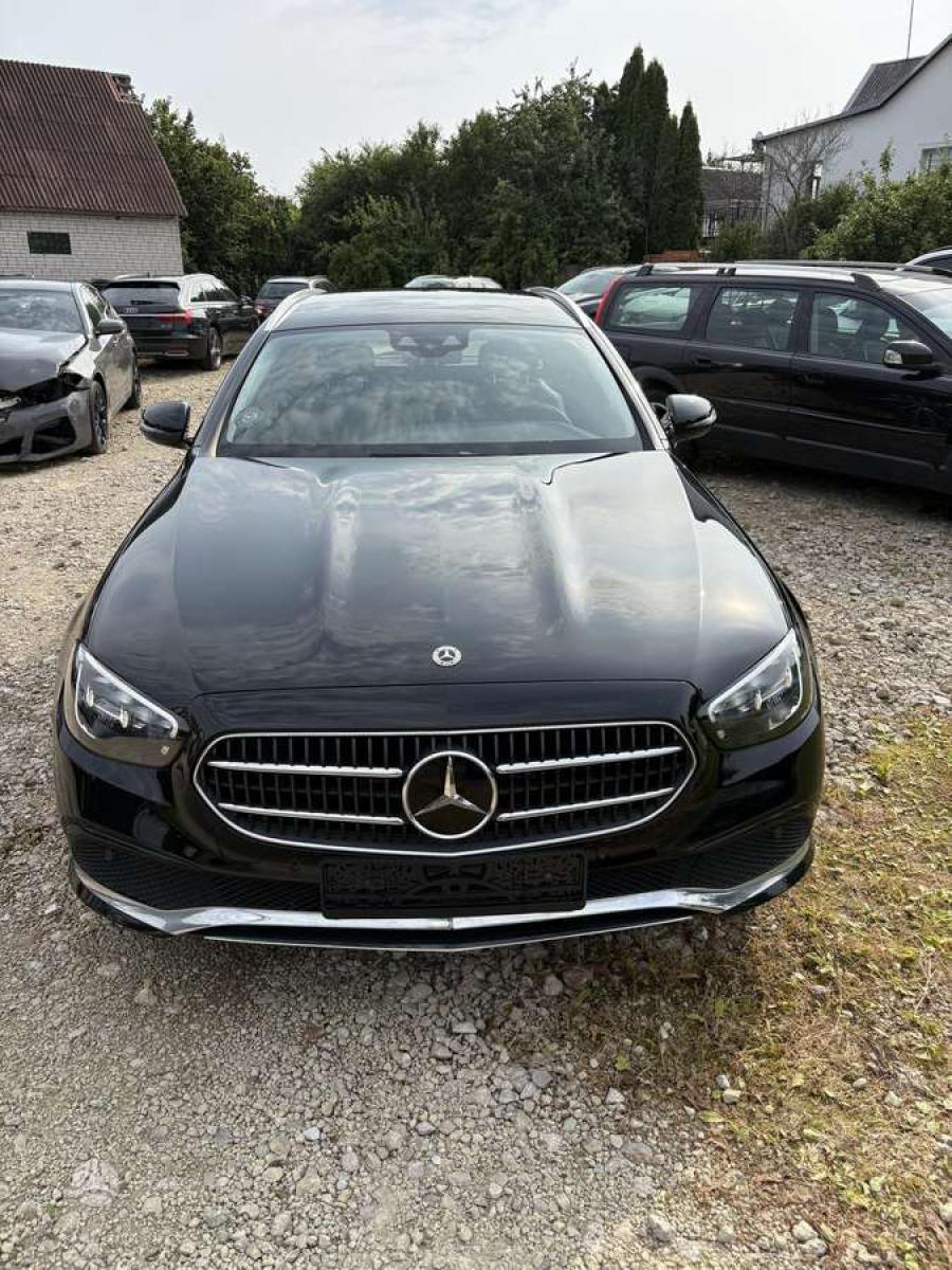 Melns Mercedes-Benz E 300 2022 Mažeikiai, ar dzinēja tilpumu 1.95 L un nobraukumu 76 tūkst. km par 16699 €, foto 7 vietnē AUTOMOTO.COM.LV