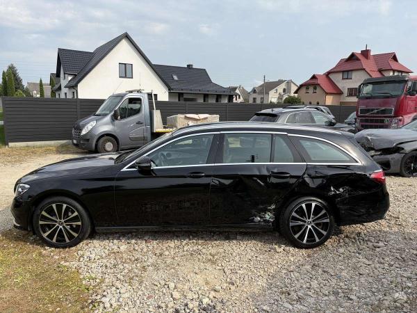 Melns Mercedes-Benz E 300 2022 Mažeikiai, ar dzinēja tilpumu 1.95 L un nobraukumu 76 tūkst. km par 16699 €, foto 7 vietnē AUTOMOTO.COM.LV