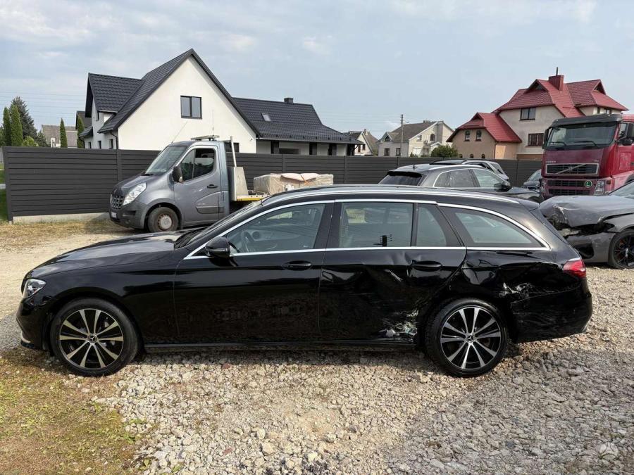Melns Mercedes-Benz E 300 2022 Mažeikiai, ar dzinēja tilpumu 1.95 L un nobraukumu 76 tūkst. km par 16699 €, foto 8 vietnē AUTOMOTO.COM.LV