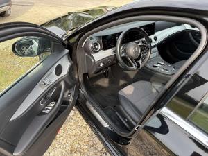 Melns Mercedes-Benz E 300 2022 Mažeikiai, ar dzinēja tilpumu 1.95 L un nobraukumu 76 tūkst. km par 16699 €, foto 10 vietnē AUTOMOTO.COM.LV