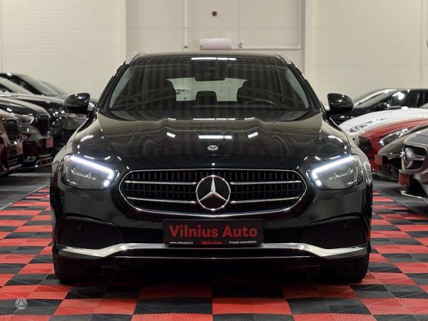 Black Mercedes-Benz E 300 2022 in Vilnius, with an engine capacity of 1.95 L and mileage of 167 thousand km for 23990 €, photo 2 on AUTOMOTO.COM.LV