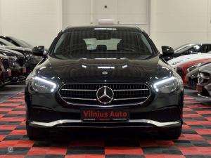 Black Mercedes-Benz E 300 2022 in Vilnius, with an engine capacity of 1.95 L and mileage of 167 thousand km for 23990 €, photo 3 on AUTOMOTO.COM.LV