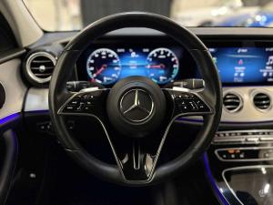 Black Mercedes-Benz E 300 2022 in Vilnius, with an engine capacity of 1.95 L and mileage of 167 thousand km for 23990 €, photo 21 on AUTOMOTO.COM.LV