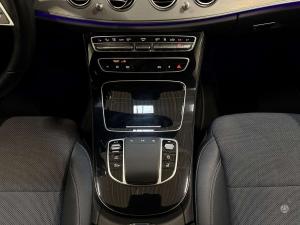 Black Mercedes-Benz E 300 2022 in Vilnius, with an engine capacity of 1.95 L and mileage of 167 thousand km for 23990 €, photo 23 on AUTOMOTO.COM.LV