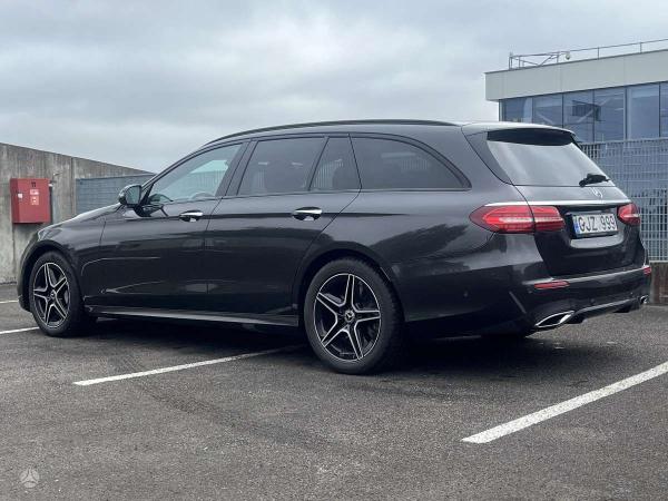 Black Mercedes-Benz E 300 2022 in Vilnius, with an engine capacity of 1.95 L and mileage of 115 thousand km for 34358 €, photo 2 on AUTOMOTO.COM.LV