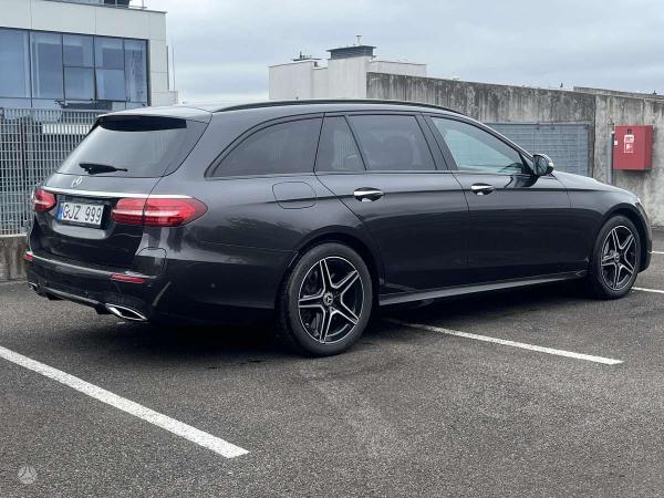 Black Mercedes-Benz E 300 2022 in Vilnius, with an engine capacity of 1.95 L and mileage of 115 thousand km for 34358 €, photo 7 on AUTOMOTO.COM.LV