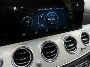 Черный Мерседес Е 300 2022 в Вильнюс, объемом двигателя 1.95 л и пробегом 115 тыс. км за 34358 €, фото 27 на AUTOMOTO.COM.LV
