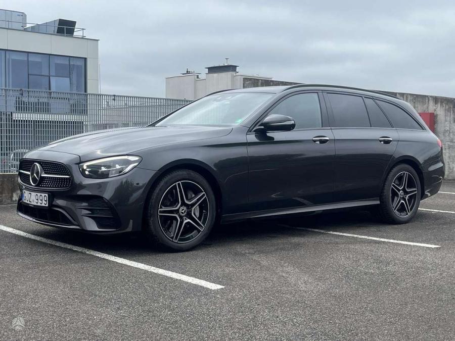 Melns Mercedes-Benz E 300 2022 Viļņa, ar dzinēja tilpumu 1.95 L un nobraukumu 121 tūkst. km par 33900 €, foto 9 vietnē AUTOMOTO.COM.LV
