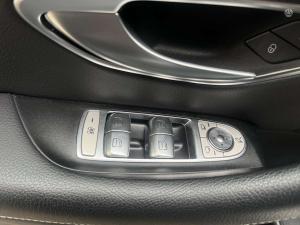Melns Mercedes-Benz E 300 2022 Viļņa, ar dzinēja tilpumu 1.95 L un nobraukumu 121 tūkst. km par 33900 €, foto 21 vietnē AUTOMOTO.COM.LV