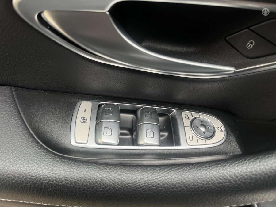 Melns Mercedes-Benz E 300 2022 Viļņa, ar dzinēja tilpumu 1.95 L un nobraukumu 121 tūkst. km par 33900 €, foto 21 vietnē AUTOMOTO.COM.LV