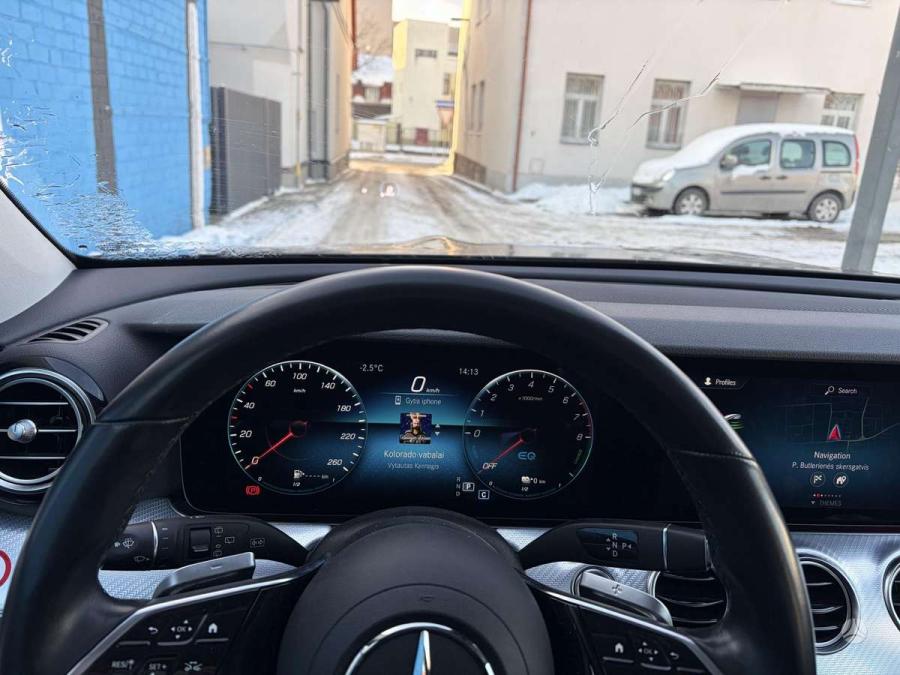 Melns Mercedes-Benz E 300 2023 Marijampole, ar dzinēja tilpumu 1.99 L un nobraukumu 160 tūkst. km par 25900 €, foto 4 vietnē AUTOMOTO.COM.LV