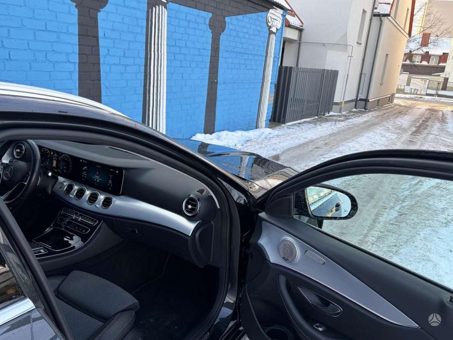 Melns Mercedes-Benz E 300 2023 Marijampole, ar dzinēja tilpumu 1.99 L un nobraukumu 160 tūkst. km par 25900 €, foto 27 vietnē AUTOMOTO.COM.LV