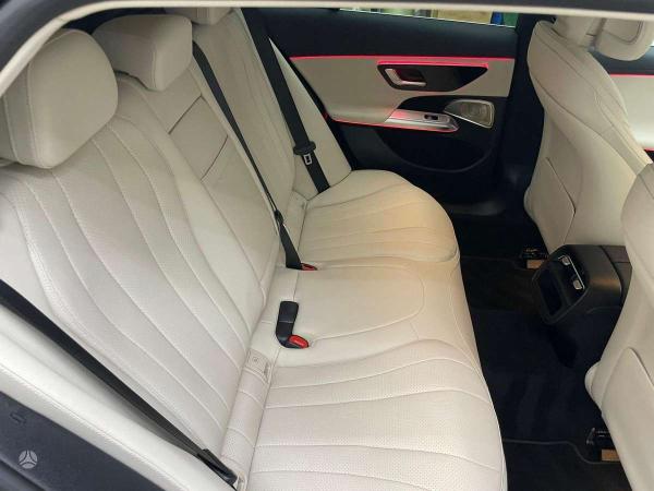 Melns Mercedes-Benz E 300 2024 Klaipėda, ar dzinēja tilpumu 2.00 L un nobraukumu 54 tūkst. km par 45375 €, foto 11 vietnē AUTOMOTO.COM.LV