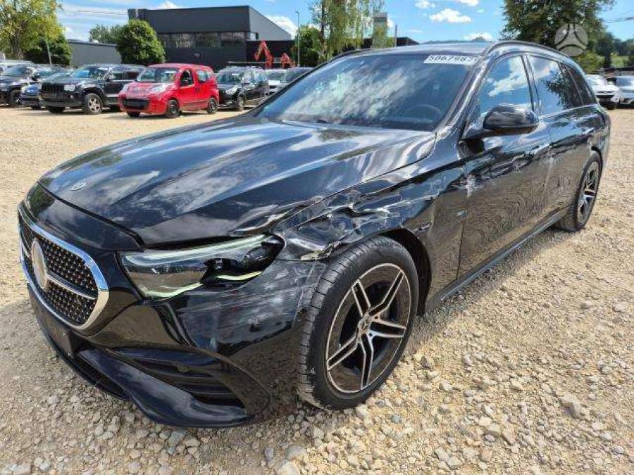 Melns Mercedes-Benz E 300 2024 Kauņa, ar dzinēja tilpumu 1.95 L un nobraukumu 83 tūkst. km par 38990 €, foto 3 vietnē AUTOMOTO.COM.LV