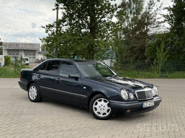 Синий Мерседес Е 300 1998 в Рига, объемом двигателя 3.00 л и пробегом 0 тыс. км за 5750 €, фото 1 на AUTOMOTO.COM.LV