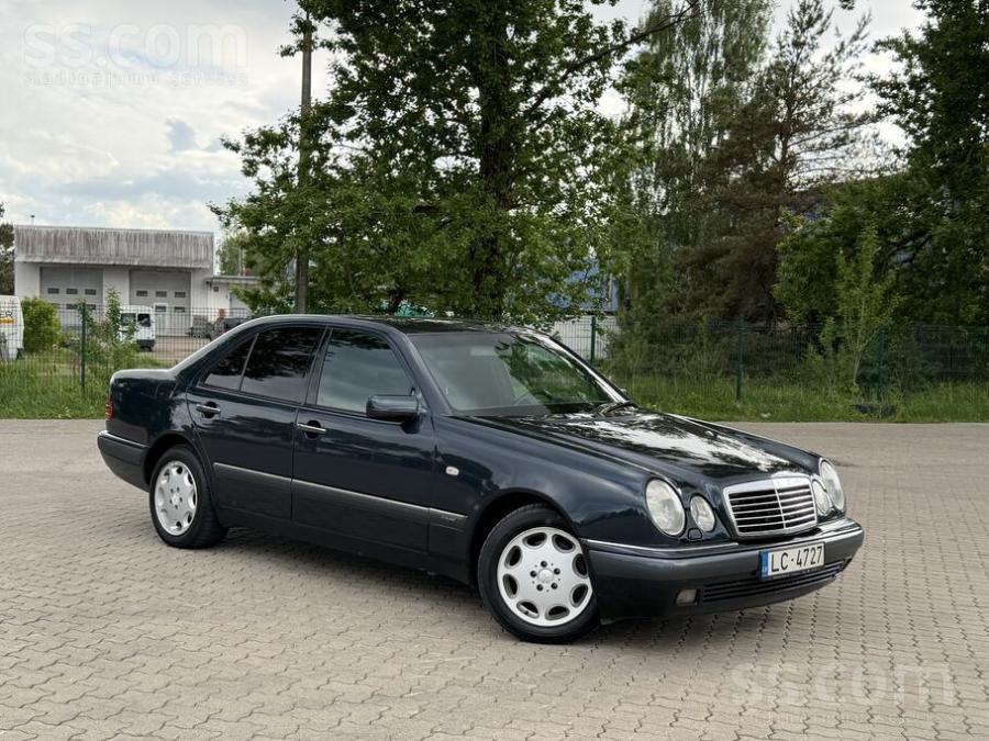 Zils Mercedes-Benz E 300 1998 Rīga, ar dzinēja tilpumu 3.00 L un nobraukumu 0 tūkst. km par 5750 €, foto 1 vietnē AUTOMOTO.COM.LV