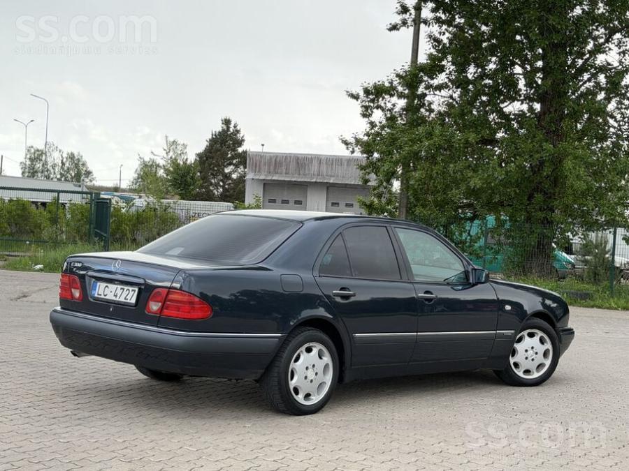 Zils Mercedes-Benz E 300 1998 Rīga, ar dzinēja tilpumu 3.00 L un nobraukumu 0 tūkst. km par 5750 €, foto 5 vietnē AUTOMOTO.COM.LV