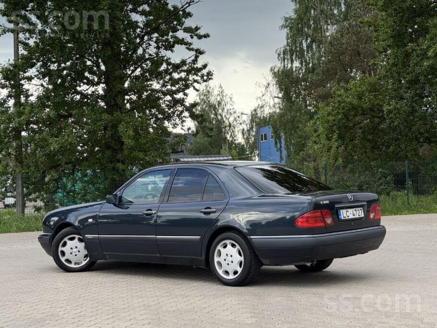 Zils Mercedes-Benz E 300 1998 Rīga, ar dzinēja tilpumu 3.00 L un nobraukumu 0 tūkst. km par 5750 €, foto 7 vietnē AUTOMOTO.COM.LV