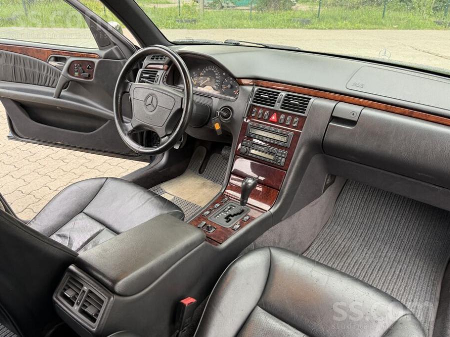 Zils Mercedes-Benz E 300 1998 Rīga, ar dzinēja tilpumu 3.00 L un nobraukumu 0 tūkst. km par 5750 €, foto 12 vietnē AUTOMOTO.COM.LV