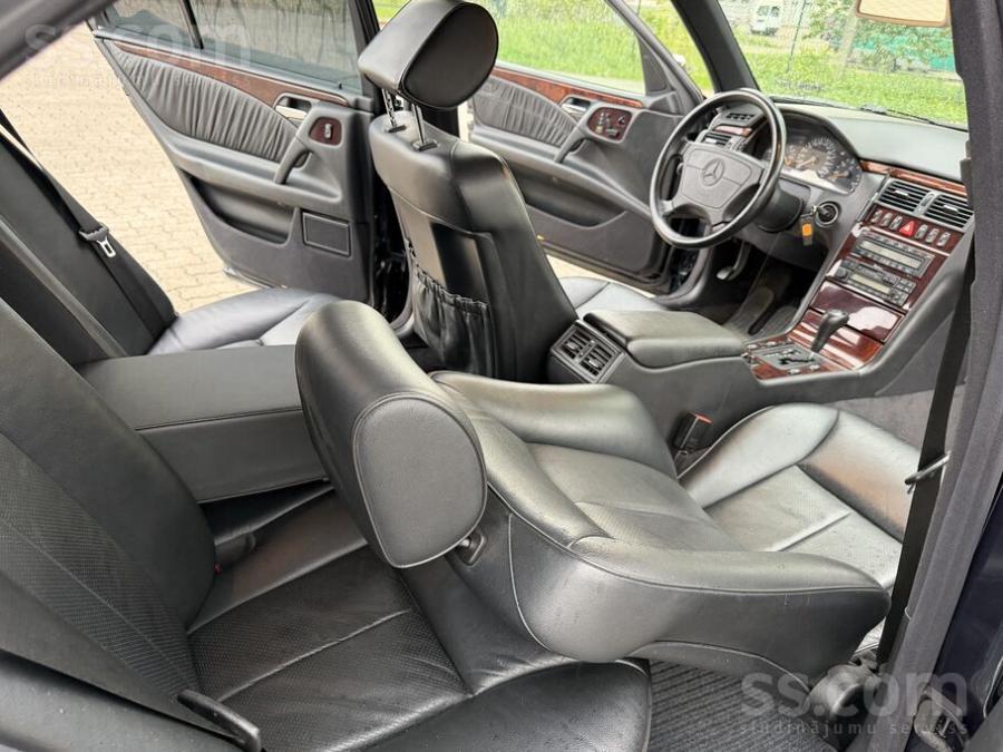 Zils Mercedes-Benz E 300 1998 Rīga, ar dzinēja tilpumu 3.00 L un nobraukumu 0 tūkst. km par 5750 €, foto 13 vietnē AUTOMOTO.COM.LV